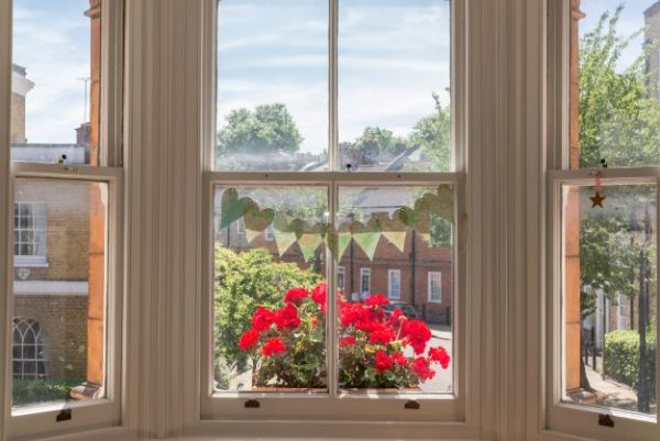 How to Keep Sash Windows Clean and Sparkling – Sash Windows Brighton